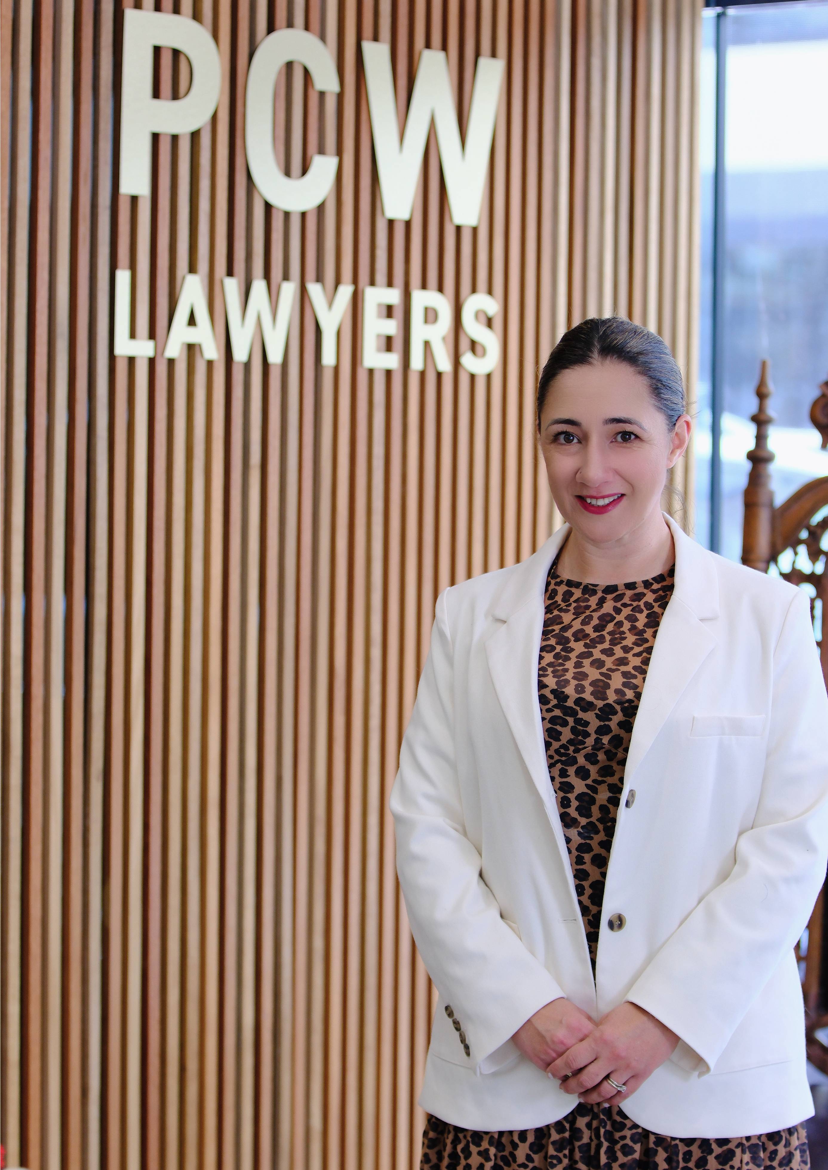 陈萍律师行 国际公证律师 - 房产买卖分割 - 民事刑事纠纷